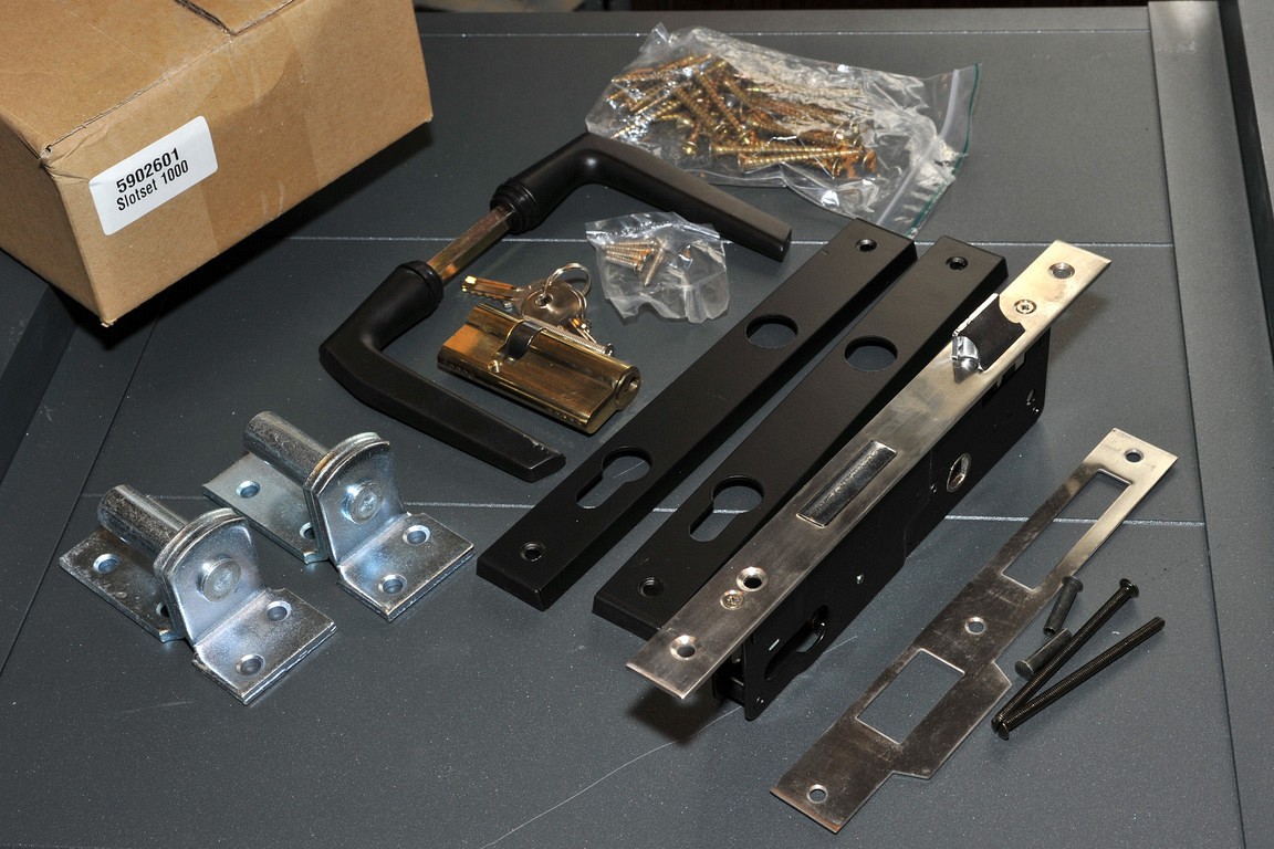 *Hang- en sluitwerk compleet Cilinder slotset Zwart RVS t.b.v. nieuw ...